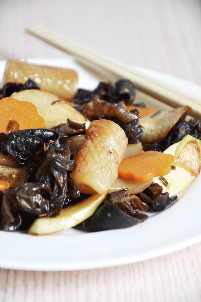 Konjac Mock Squid Stir-Fry With Veggies | Petite & Minimal